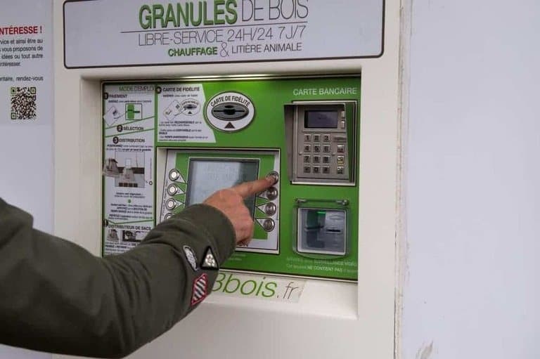 Distributeur automatique de granulé de bois pellets | Guide